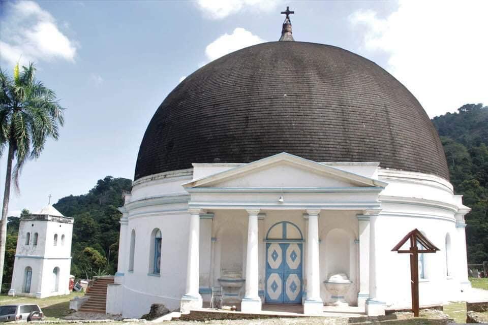 L'église catholique de Milot détruite par les flammes - Haiti24