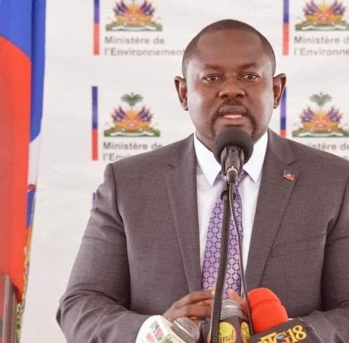 Rivière Massacre : le ministre de l'Environnement exige le retrait des ... Rivière Massacre : le ministre de l'Environnement exige le retrait des ...