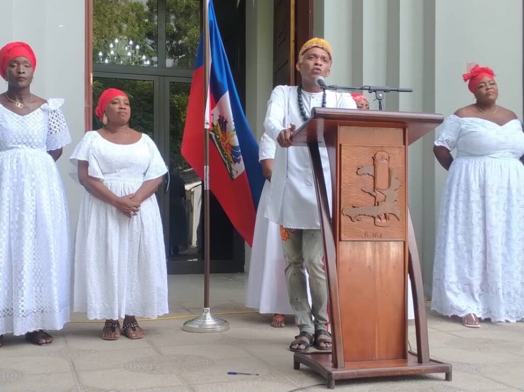 « Makaya » oubyen « fèy nan bwa » : Premye edisyon nan BNE - Haiti24